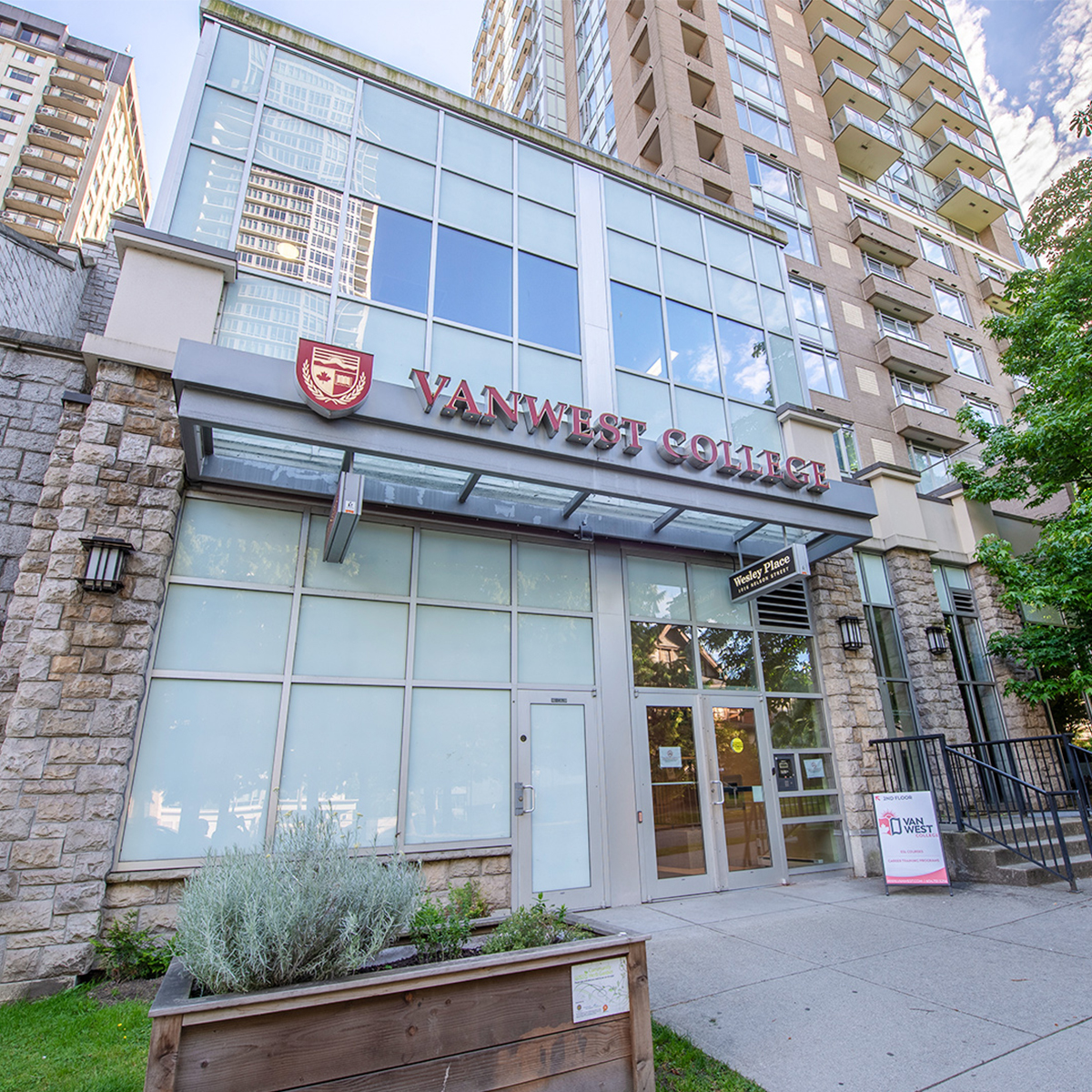 ฟรีสัมมนาเรียนต่อพร้อมทำงานที่ Canada กับ VanWest College